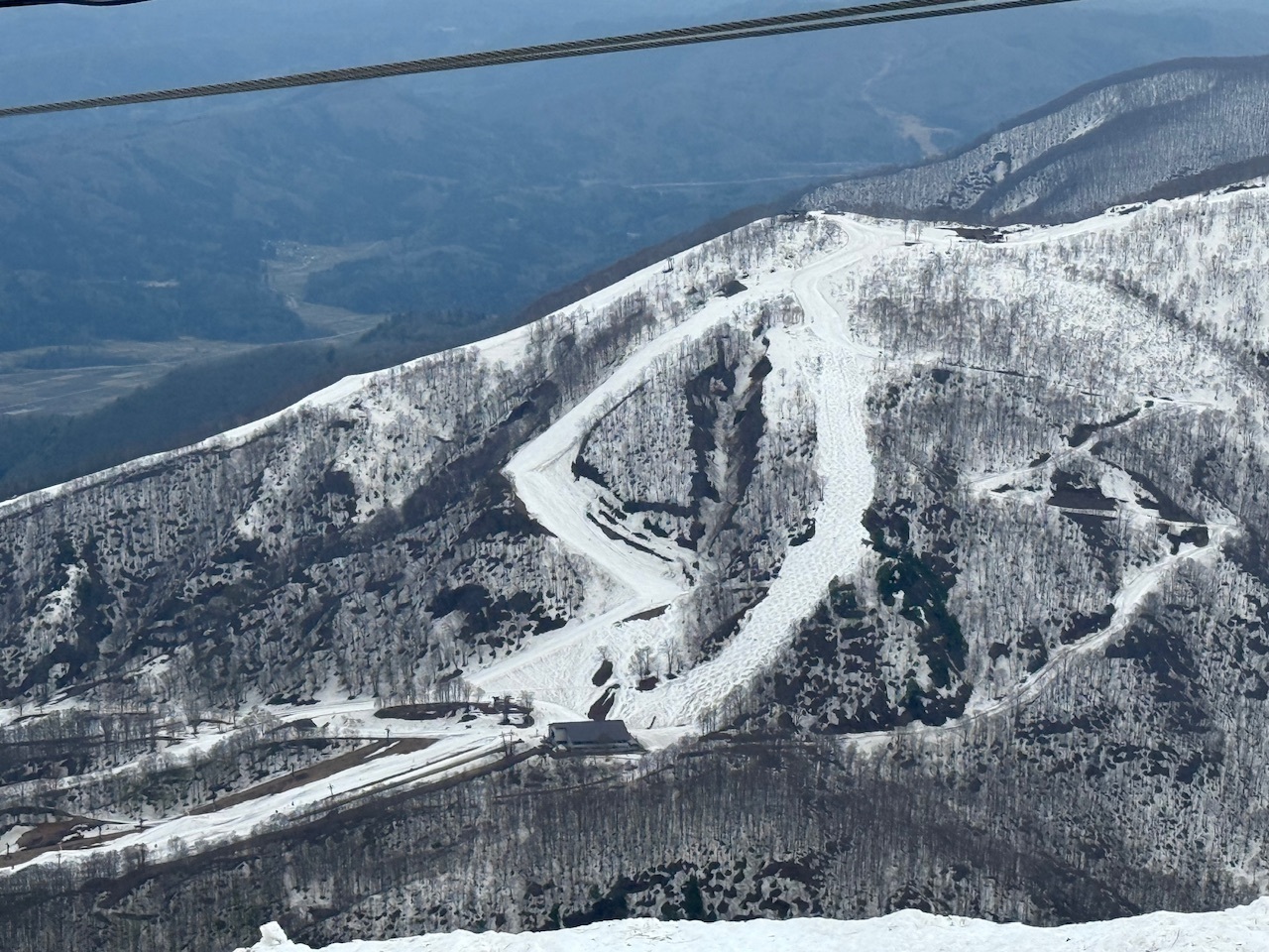 八方尾根のコブ 20250502: コブ滑ろうよ！